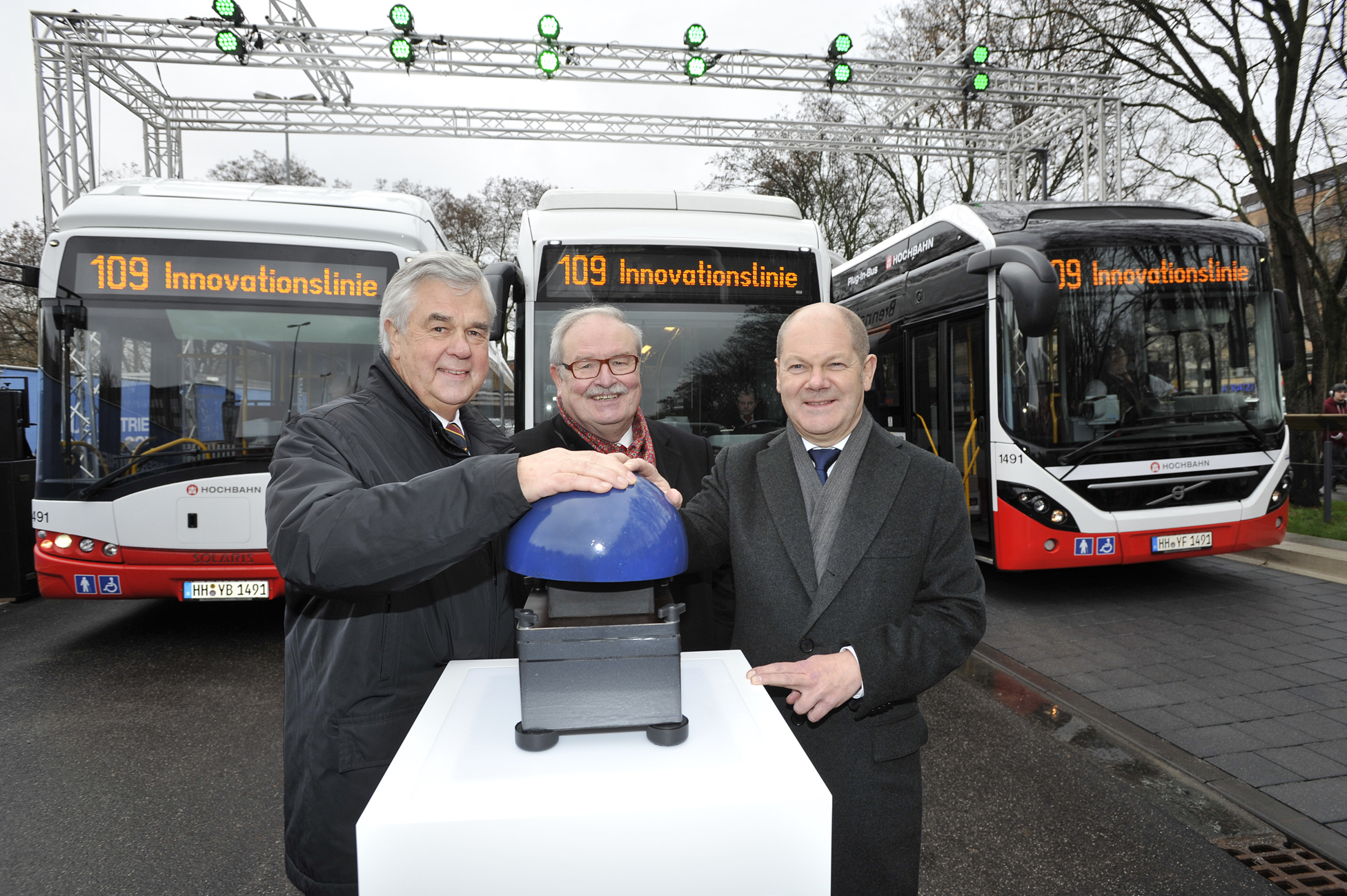 Weltpremiere - Solaris-Busse gehen in den Fahrbetrieb | HAMBURG CITY ...